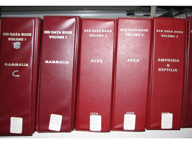 The ring binder that shaped conservation - BirdGuides